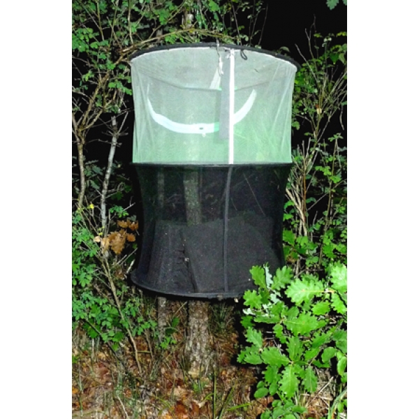 Moonlander Moth Trap with Supports and Goodden GemLight SUPER